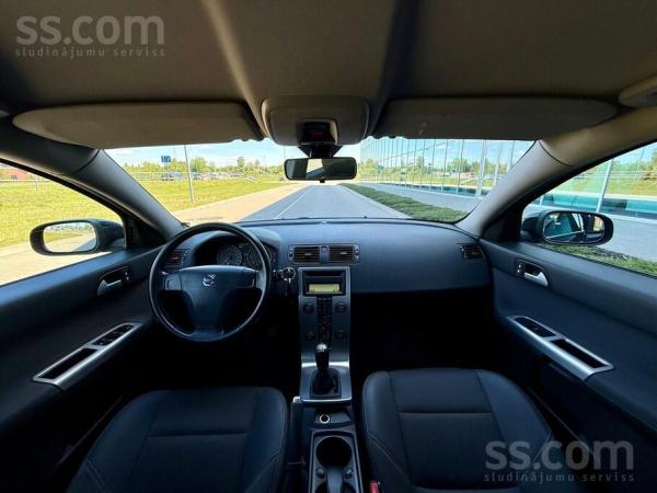 Melns Volvo V50 2007 Rēzekne, ar dzinēja tilpumu 1.60 L un nobraukumu 240 tūkst. km par 2990 €, foto 9 vietnē AUTOMOTO.COM.LV