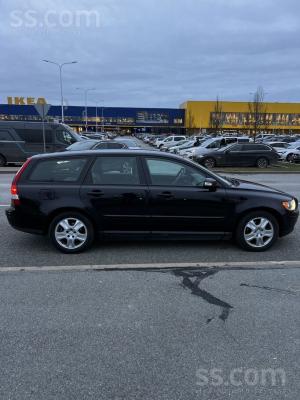 Black Volvo V50 2007 in Riga, with an engine capacity of 2.00 L and mileage of 440 thousand km for 1500 €, photo 2 on AUTOMOTO.COM.LV