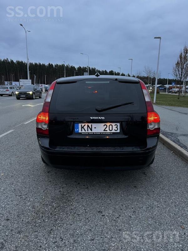 Black Volvo V50 2007 in Riga, with an engine capacity of 2.00 L and mileage of 440 thousand km for 1500 €, photo 3 on AUTOMOTO.COM.LV