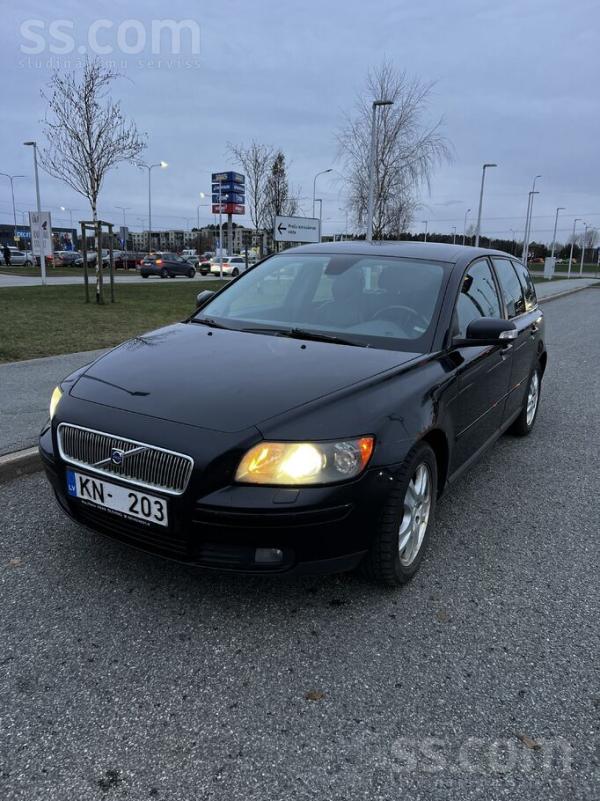Black Volvo V50 2007 in Riga, with an engine capacity of 2.00 L and mileage of 440 thousand km for 1500 €, photo 6 on AUTOMOTO.COM.LV