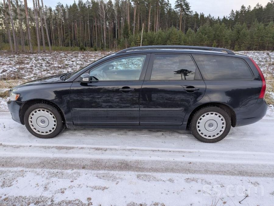 Melns Volvo V50 2007 Valka, ar dzinēja tilpumu 2.00 L un nobraukumu 318 tūkst. km par 1700 €, foto 1 vietnē AUTOMOTO.COM.LV