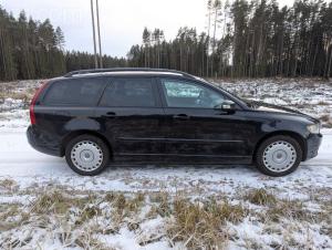 Melns Volvo V50 2007 Valka, ar dzinēja tilpumu 2.00 L un nobraukumu 318 tūkst. km par 1700 €, foto 2 vietnē AUTOMOTO.COM.LV