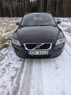 Melns Volvo V50 2007 Valka, ar dzinēja tilpumu 2.00 L un nobraukumu 318 tūkst. km par 1700 €, foto 3 vietnē AUTOMOTO.COM.LV