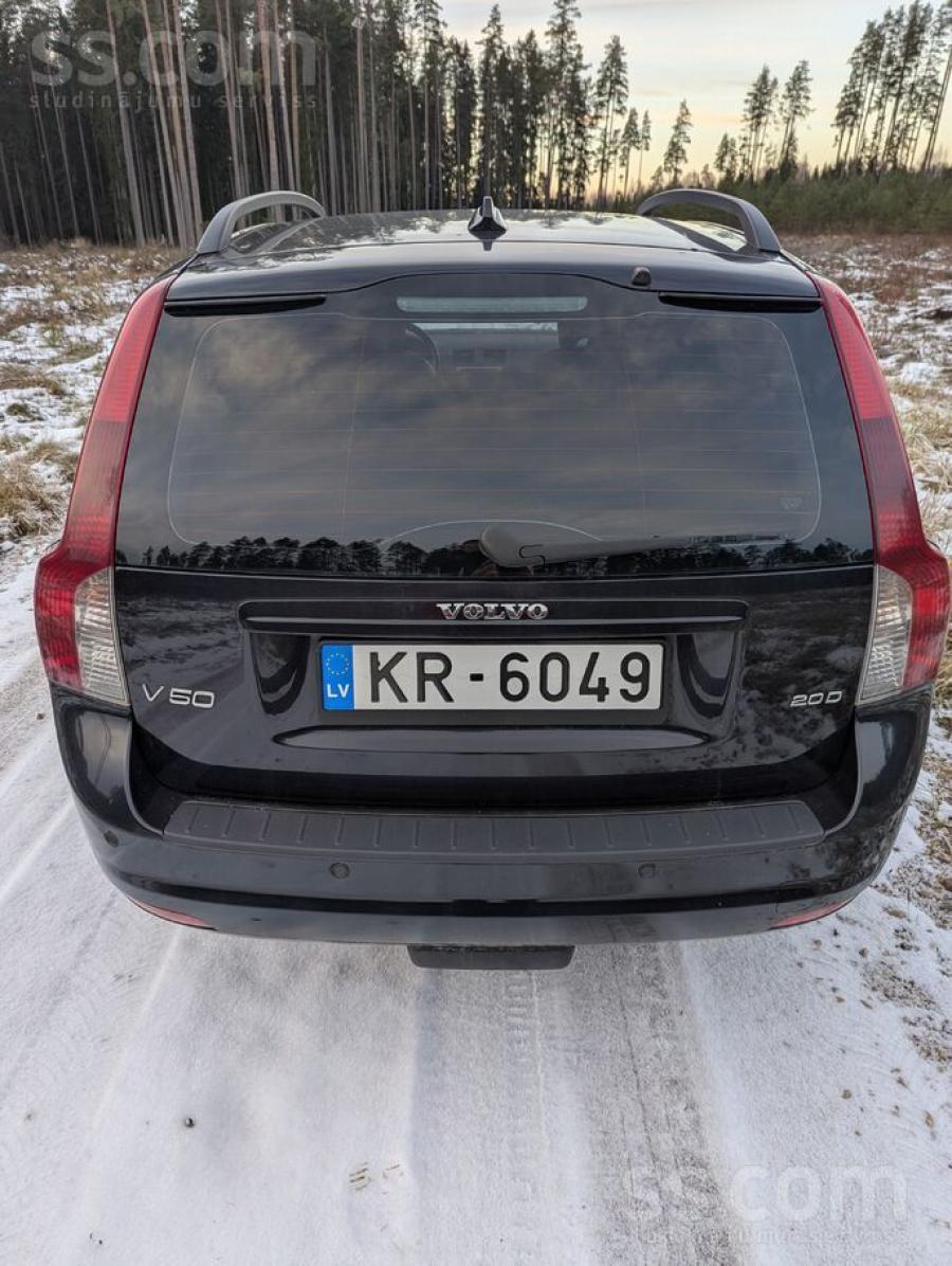 Melns Volvo V50 2007 Valka, ar dzinēja tilpumu 2.00 L un nobraukumu 318 tūkst. km par 1700 €, foto 6 vietnē AUTOMOTO.COM.LV