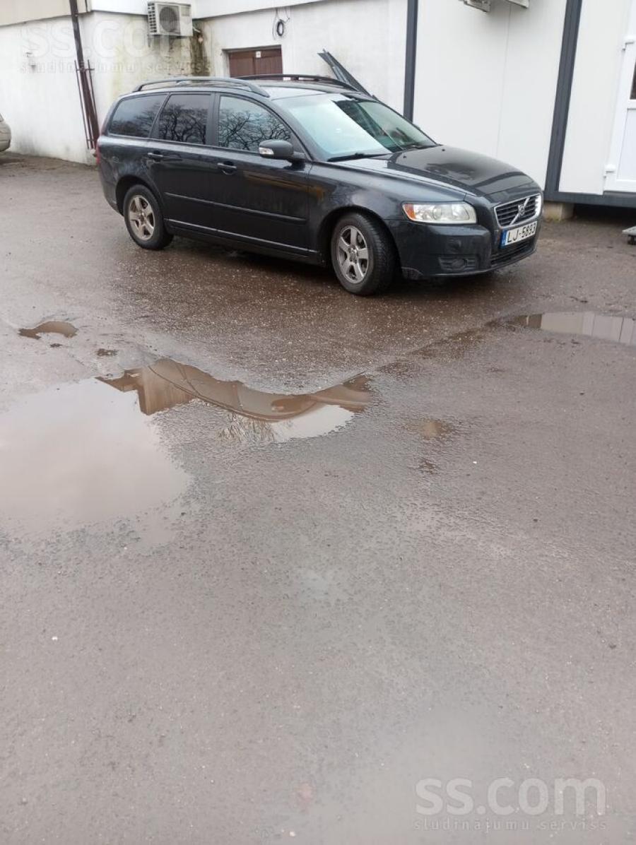 Melns Volvo V50 2007 Rīga, ar dzinēja tilpumu 1.60 L un nobraukumu 0 tūkst. km par 2850 €, foto 1 vietnē AUTOMOTO.COM.LV