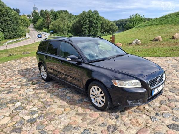 Black Volvo V50 2007 in Druskininkai, with an engine capacity of 2.00 L and mileage of 358 thousand km for 1700 €, photo 1 on AUTOMOTO.COM.LV