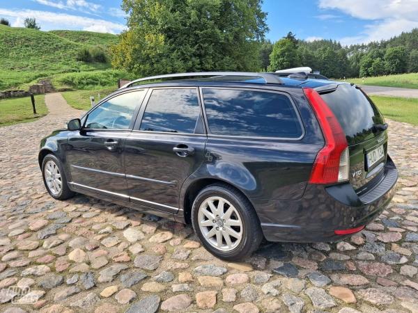 Black Volvo V50 2007 in Druskininkai, with an engine capacity of 2.00 L and mileage of 358 thousand km for 1700 €, photo 4 on AUTOMOTO.COM.LV