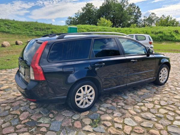 Black Volvo V50 2007 in Druskininkai, with an engine capacity of 2.00 L and mileage of 358 thousand km for 1700 €, photo 5 on AUTOMOTO.COM.LV