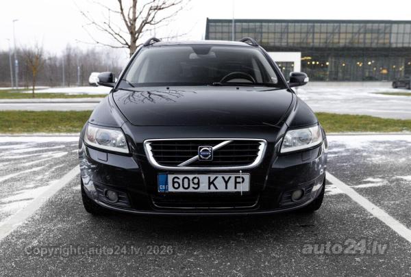 Melns Volvo V50 2007 Tallina, ar dzinēja tilpumu 2.00 L un nobraukumu 0 tūkst. km par 1798 €, foto 1 vietnē AUTOMOTO.COM.LV