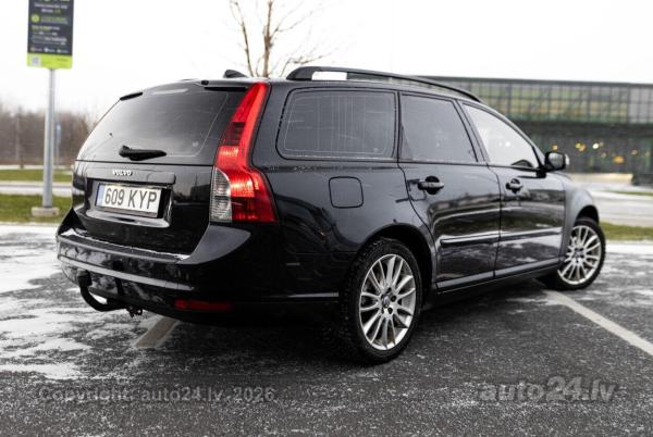 Melns Volvo V50 2007 Tallina, ar dzinēja tilpumu 2.00 L un nobraukumu 0 tūkst. km par 1798 €, foto 6 vietnē AUTOMOTO.COM.LV