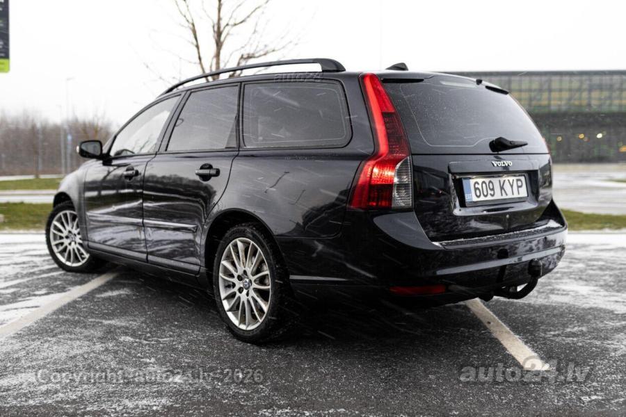 Black Volvo V50 2007 in Tallinn, with an engine capacity of 2.00 L and mileage of 0 thousand km for 1798 €, photo 4 on AUTOMOTO.COM.LV