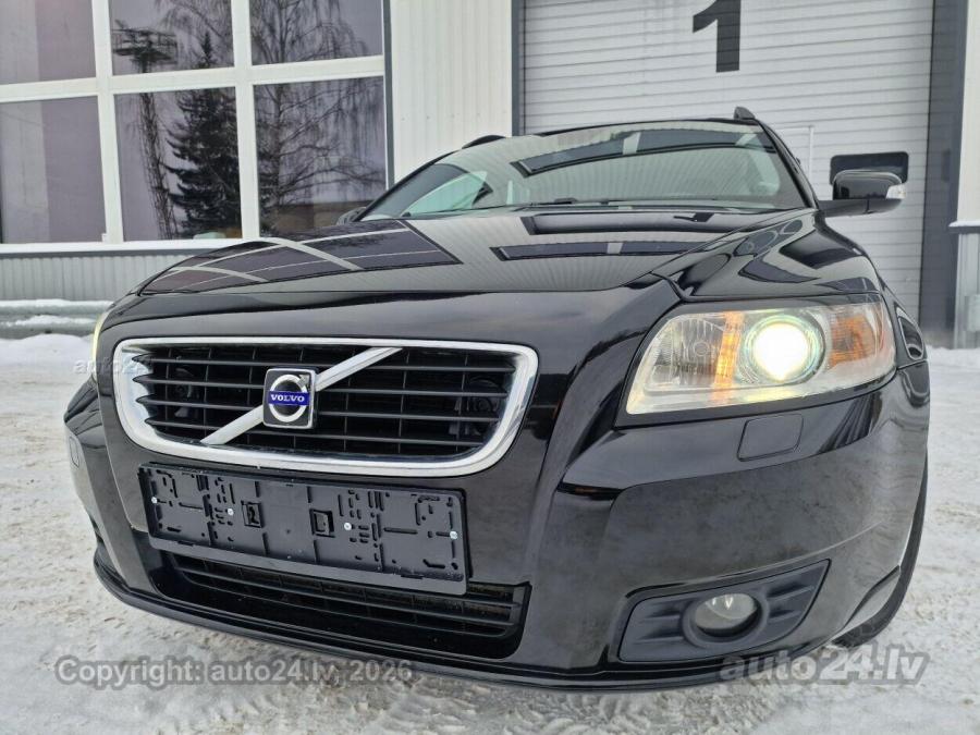 Melns Volvo V50 2007 Tartu, ar dzinēja tilpumu 2.00 L un nobraukumu 220 tūkst. km par 4490 €, foto 1 vietnē AUTOMOTO.COM.LV