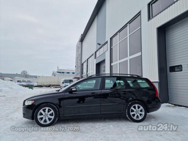 Black Volvo V50 2007 in Tartu, with an engine capacity of 2.00 L and mileage of 220 thousand km for 4490 €, photo 7 on AUTOMOTO.COM.LV