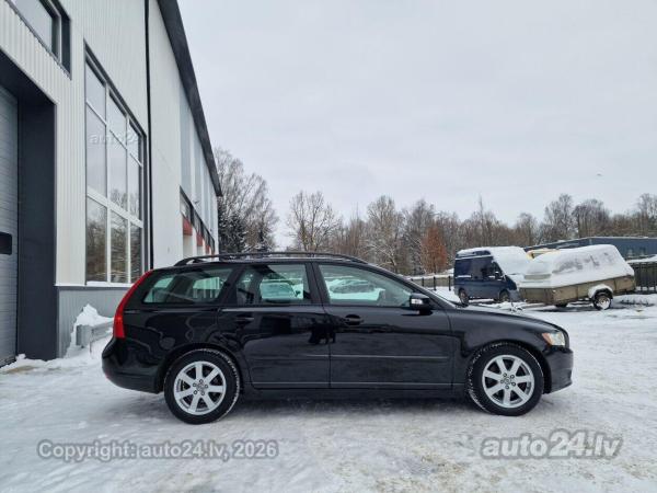 Black Volvo V50 2007 in Tartu, with an engine capacity of 2.00 L and mileage of 220 thousand km for 4490 €, photo 8 on AUTOMOTO.COM.LV