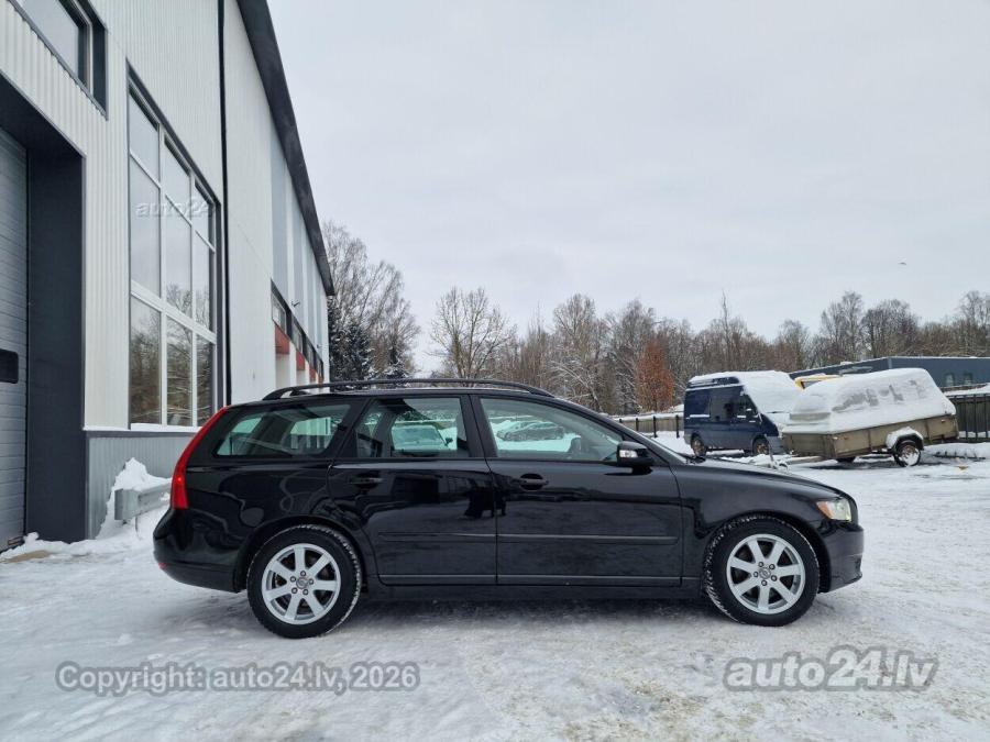 Melns Volvo V50 2007 Tartu, ar dzinēja tilpumu 2.00 L un nobraukumu 220 tūkst. km par 4490 €, foto 8 vietnē AUTOMOTO.COM.LV