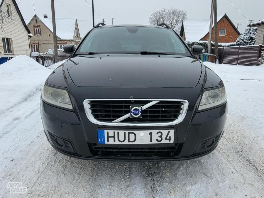 Melns Volvo V50 2007 Alīta, ar dzinēja tilpumu 2.00 L un nobraukumu 300 tūkst. km par 2400 €, foto 2 vietnē AUTOMOTO.COM.LV