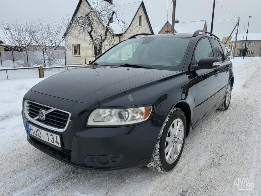 Melns Volvo V50 2007 Alīta, ar dzinēja tilpumu 2.00 L un nobraukumu 300 tūkst. km par 2400 €, foto 4 vietnē AUTOMOTO.COM.LV