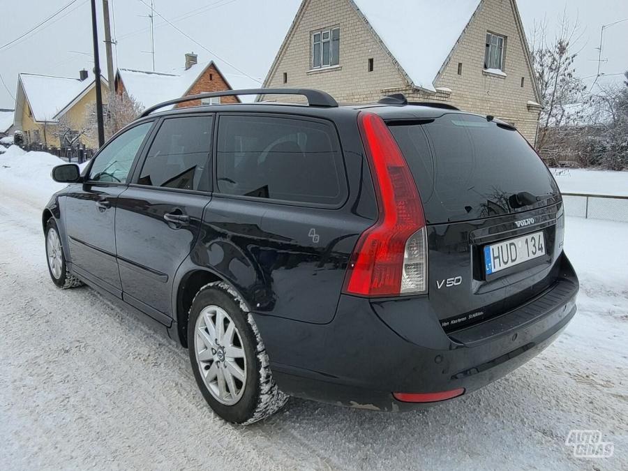 Melns Volvo V50 2007 Alīta, ar dzinēja tilpumu 2.00 L un nobraukumu 300 tūkst. km par 2400 €, foto 6 vietnē AUTOMOTO.COM.LV