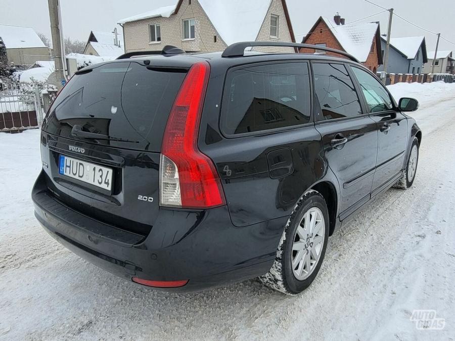 Melns Volvo V50 2007 Alīta, ar dzinēja tilpumu 2.00 L un nobraukumu 300 tūkst. km par 2400 €, foto 8 vietnē AUTOMOTO.COM.LV