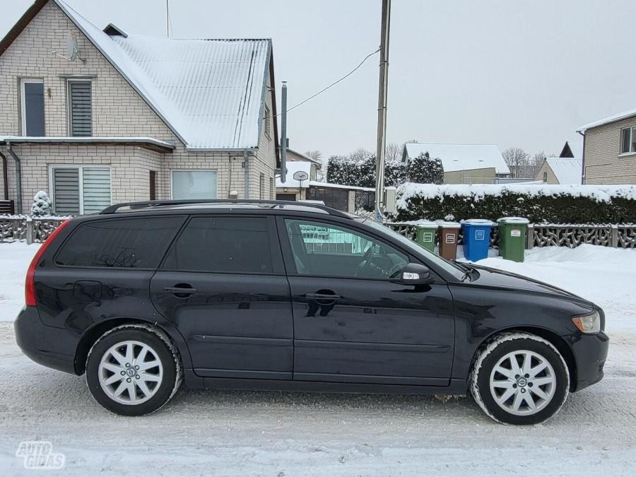 Melns Volvo V50 2007 Alīta, ar dzinēja tilpumu 2.00 L un nobraukumu 300 tūkst. km par 2400 €, foto 9 vietnē AUTOMOTO.COM.LV