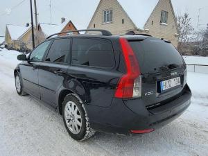 Black Volvo V50 2007 in Alytus, with an engine capacity of 2.00 L and mileage of 300 thousand km for 2400 €, photo 6 on AUTOMOTO.COM.LV