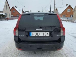 Black Volvo V50 2007 in Alytus, with an engine capacity of 2.00 L and mileage of 300 thousand km for 2400 €, photo 7 on AUTOMOTO.COM.LV