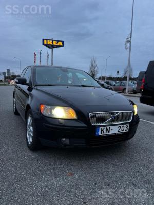 Black Volvo V50 2007 in Riga, with an engine capacity of 2.00 L and mileage of 440 thousand km for 1500 €, photo 2 on AUTOMOTO.COM.LV