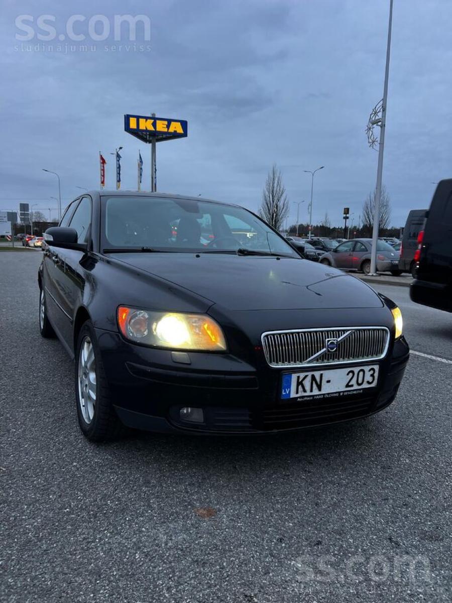 Black Volvo V50 2007 in Riga, with an engine capacity of 2.00 L and mileage of 440 thousand km for 1500 €, photo 2 on AUTOMOTO.COM.LV