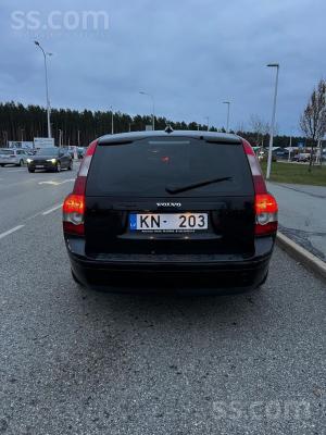 Black Volvo V50 2007 in Riga, with an engine capacity of 2.00 L and mileage of 440 thousand km for 1500 €, photo 4 on AUTOMOTO.COM.LV