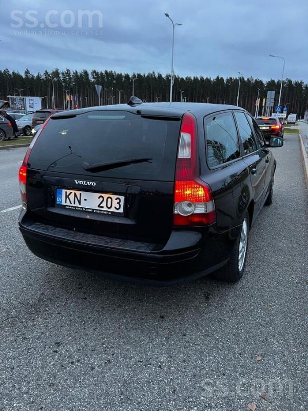 Melns Volvo V50 2007 Rīga, ar dzinēja tilpumu 2.00 L un nobraukumu 440 tūkst. km par 1500 €, foto 5 vietnē AUTOMOTO.COM.LV