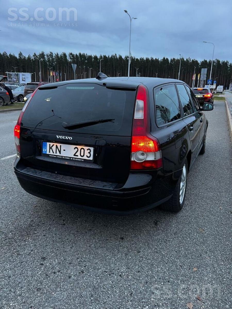 Black Volvo V50 2007 in Riga, with an engine capacity of 2.00 L and mileage of 440 thousand km for 1500 €, photo 5 on AUTOMOTO.COM.LV