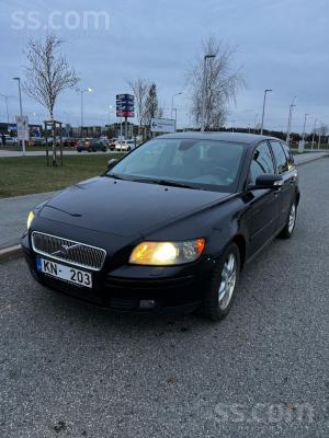 Black Volvo V50 2007 in Riga, with an engine capacity of 2.00 L and mileage of 440 thousand km for 1500 €, photo 6 on AUTOMOTO.COM.LV