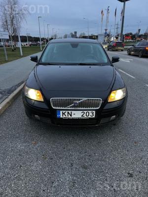 Black Volvo V50 2007 in Riga, with an engine capacity of 2.00 L and mileage of 440 thousand km for 1500 €, photo 7 on AUTOMOTO.COM.LV