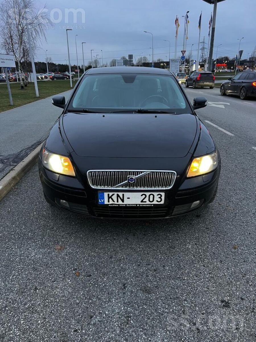 Black Volvo V50 2007 in Riga, with an engine capacity of 2.00 L and mileage of 440 thousand km for 1500 €, photo 7 on AUTOMOTO.COM.LV