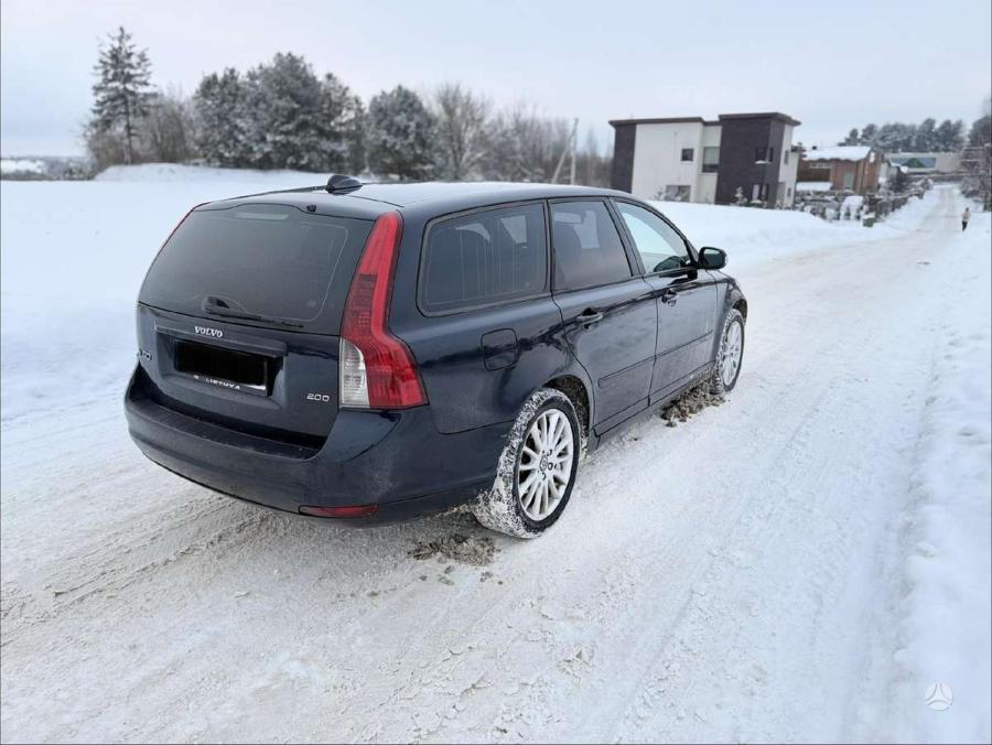 Black Volvo V50 2007 in Vilnius, with an engine capacity of 2.00 L and mileage of 398 thousand km for 2000 €, photo 7 on AUTOMOTO.COM.LV