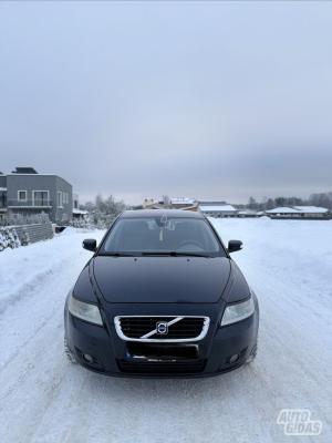 Black Volvo V50 2007 in Vilnius, with an engine capacity of 2.00 L and mileage of 398 thousand km for 2000 €, photo 2 on AUTOMOTO.COM.LV