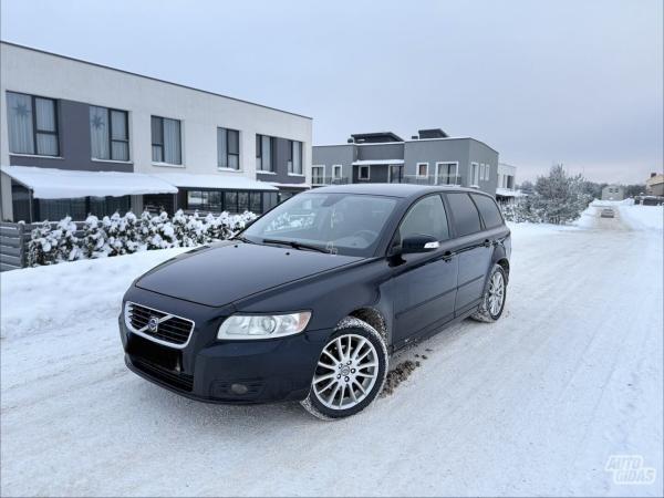 Melns Volvo V50 2007 Viļņa, ar dzinēja tilpumu 2.00 L un nobraukumu 398 tūkst. km par 2000 €, foto 3 vietnē AUTOMOTO.COM.LV