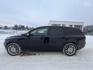 Black Volvo V50 2007 in Vilnius, with an engine capacity of 2.00 L and mileage of 398 thousand km for 2000 €, photo 4 on AUTOMOTO.COM.LV