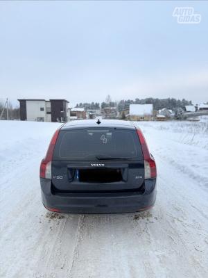 Black Volvo V50 2007 in Vilnius, with an engine capacity of 2.00 L and mileage of 398 thousand km for 2000 €, photo 6 on AUTOMOTO.COM.LV