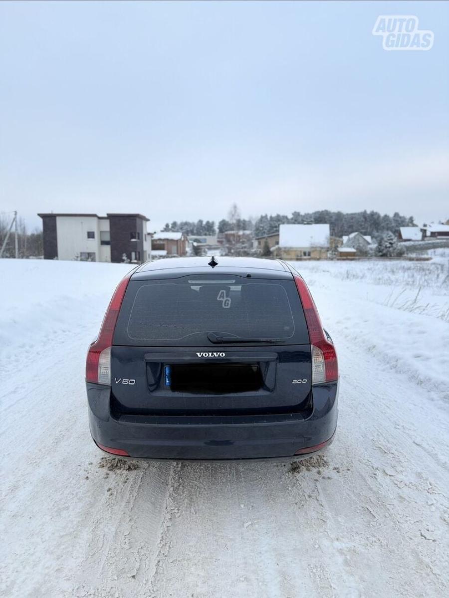 Black Volvo V50 2007 in Vilnius, with an engine capacity of 2.00 L and mileage of 398 thousand km for 2000 €, photo 6 on AUTOMOTO.COM.LV