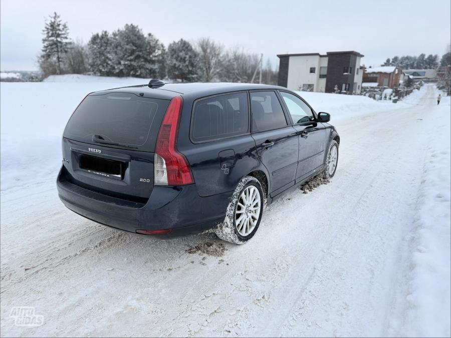 Black Volvo V50 2007 in Vilnius, with an engine capacity of 2.00 L and mileage of 398 thousand km for 2000 €, photo 7 on AUTOMOTO.COM.LV