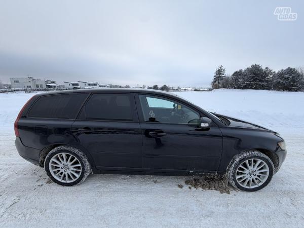 Melns Volvo V50 2007 Viļņa, ar dzinēja tilpumu 2.00 L un nobraukumu 398 tūkst. km par 2000 €, foto 8 vietnē AUTOMOTO.COM.LV