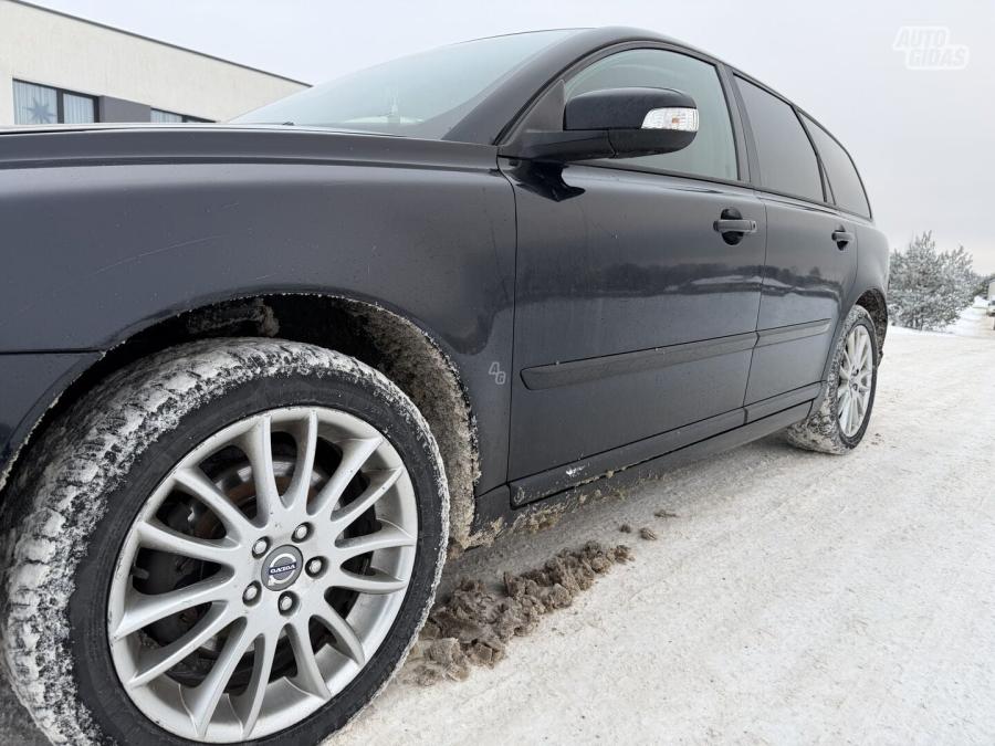 Black Volvo V50 2007 in Vilnius, with an engine capacity of 2.00 L and mileage of 398 thousand km for 2000 €, photo 9 on AUTOMOTO.COM.LV