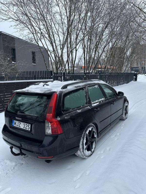 Melns Volvo V50 2007 Kauņa, ar dzinēja tilpumu 2.40 L un nobraukumu 316 tūkst. km par 2450 €, foto 5 vietnē AUTOMOTO.COM.LV