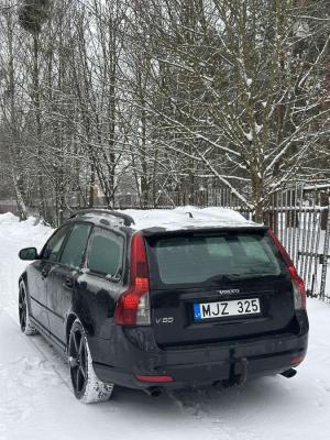 Black Volvo V50 2007 in Kaunas, with an engine capacity of 2.40 L and mileage of 316 thousand km for 2450 €, photo 6 on AUTOMOTO.COM.LV