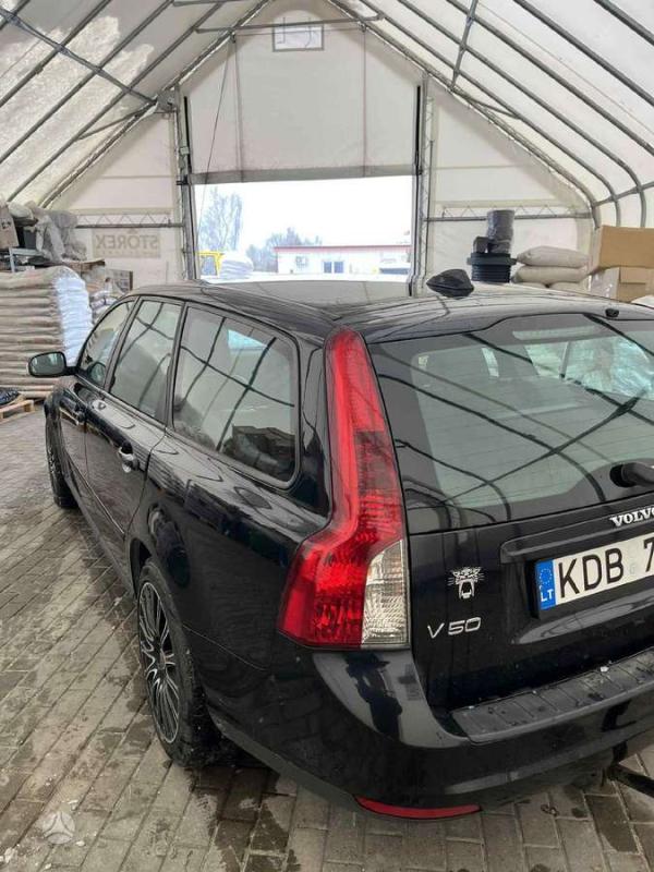 Melns Volvo V50 2007 Klaipėda, ar dzinēja tilpumu 1.56 L un nobraukumu 315 tūkst. km par 1600 €, foto 3 vietnē AUTOMOTO.COM.LV