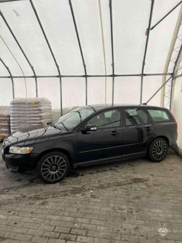 Melns Volvo V50 2007 Klaipėda, ar dzinēja tilpumu 1.56 L un nobraukumu 315 tūkst. km par 1600 €, foto 4 vietnē AUTOMOTO.COM.LV
