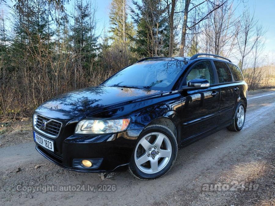 Melns Volvo V50 2007 Paide, ar dzinēja tilpumu 2.40 L un nobraukumu 244 tūkst. km par 4850 €, foto 2 vietnē AUTOMOTO.COM.LV