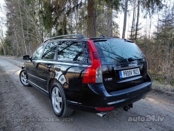 Melns Volvo V50 2007 Paide, ar dzinēja tilpumu 2.40 L un nobraukumu 244 tūkst. km par 4850 €, foto 4 vietnē AUTOMOTO.COM.LV