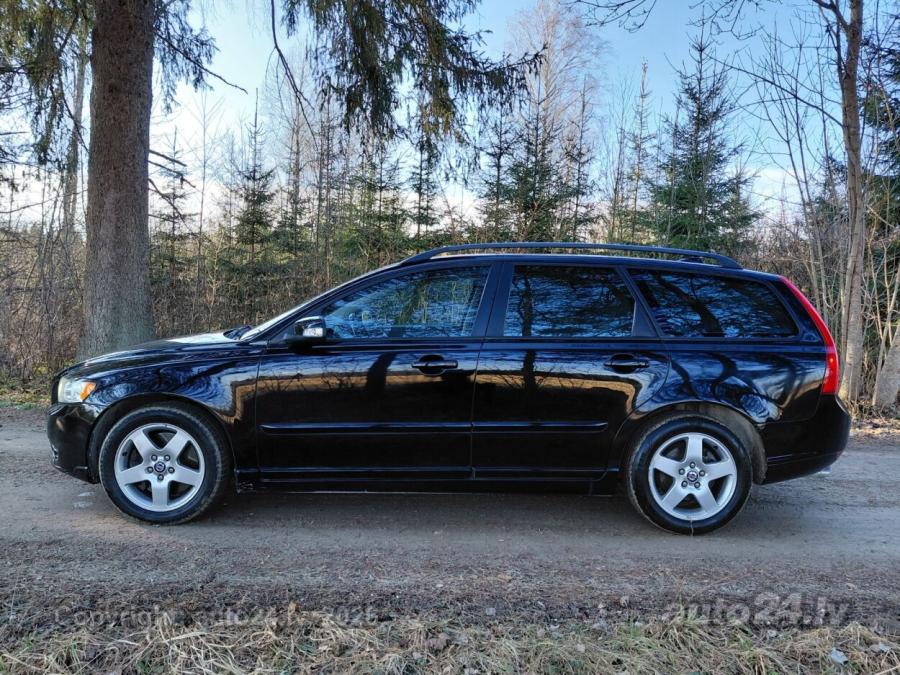 Melns Volvo V50 2007 Paide, ar dzinēja tilpumu 2.40 L un nobraukumu 244 tūkst. km par 4850 €, foto 5 vietnē AUTOMOTO.COM.LV